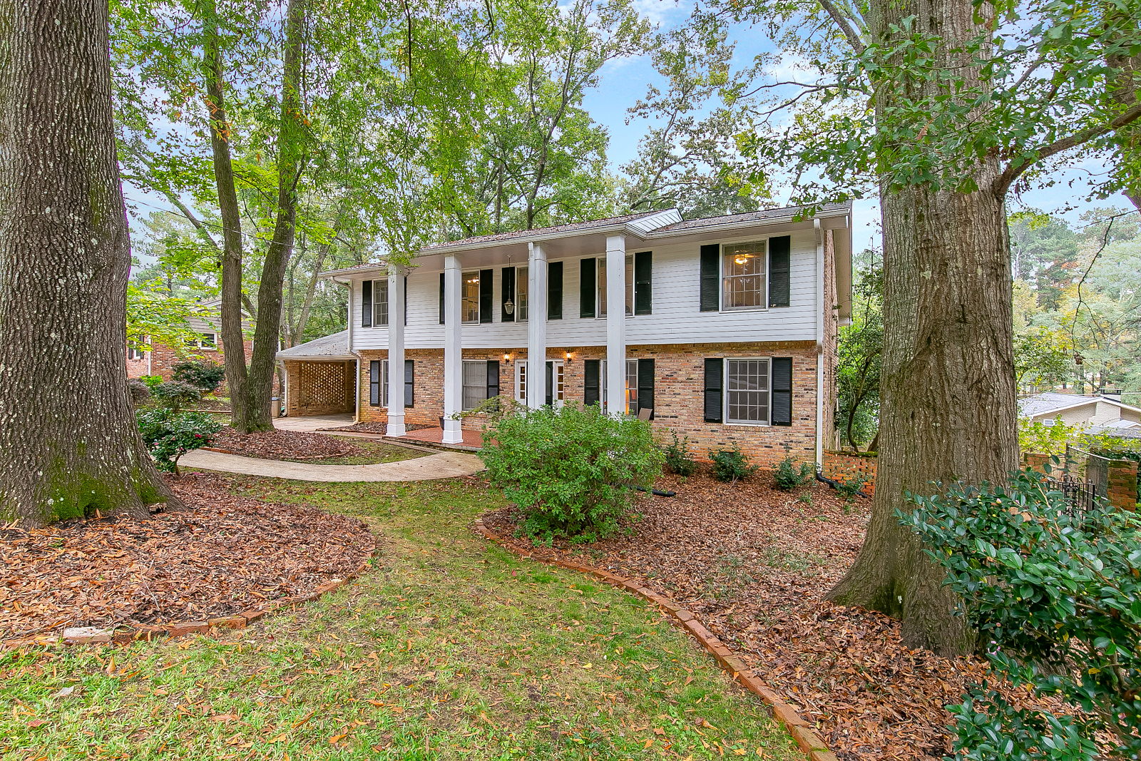 Glide Tour of 1120 Bromley Road, Avondale Estates, Georgia 30002