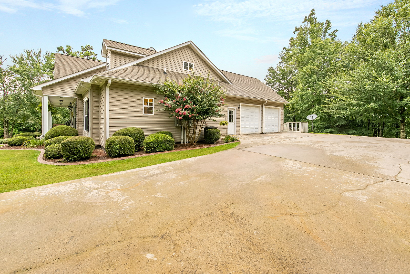 Glide Tour of 1835 Robinson Road, Bowdon, Georgia 30108