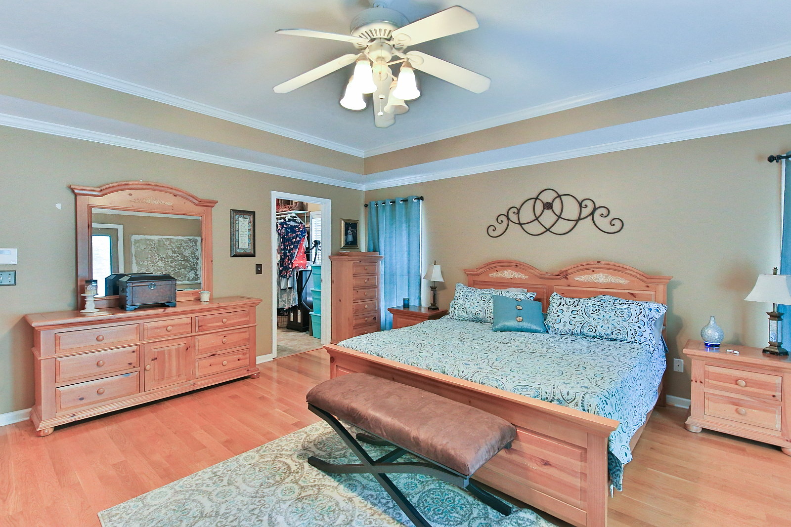 Glide Tour of 570 McCready Drive, Dallas, Georgia 30157