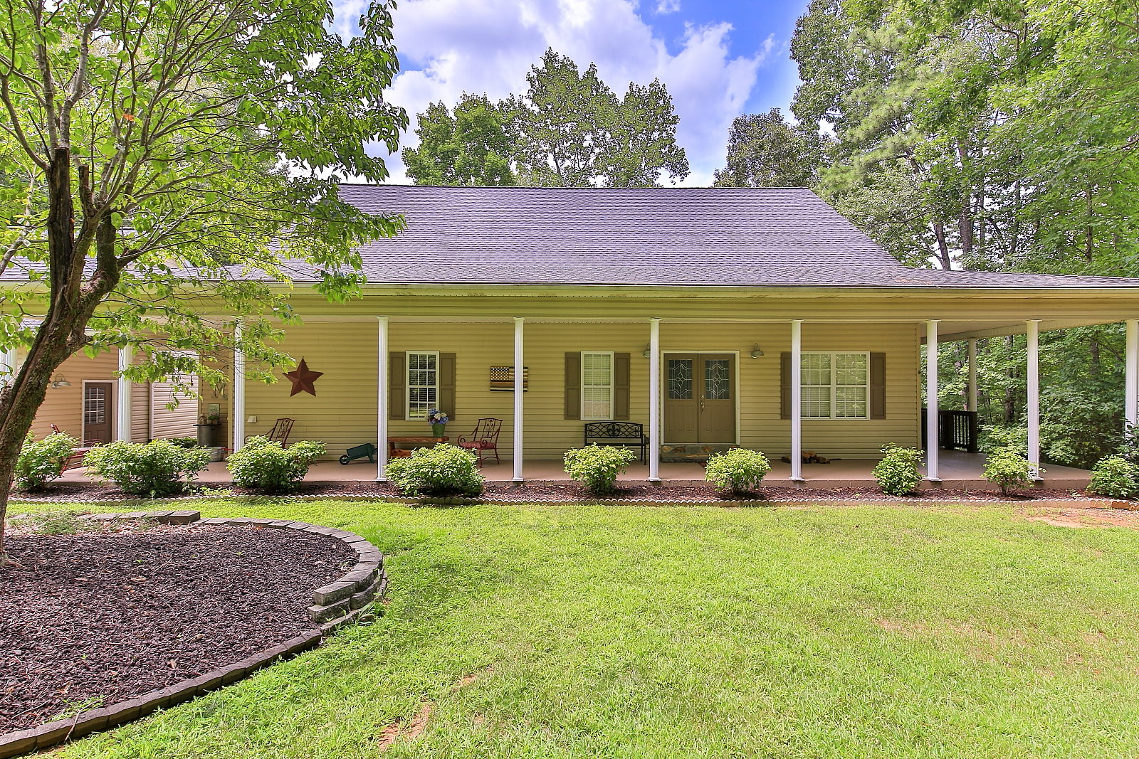 Glide Tour of 570 McCready Drive, Dallas, Georgia 30157