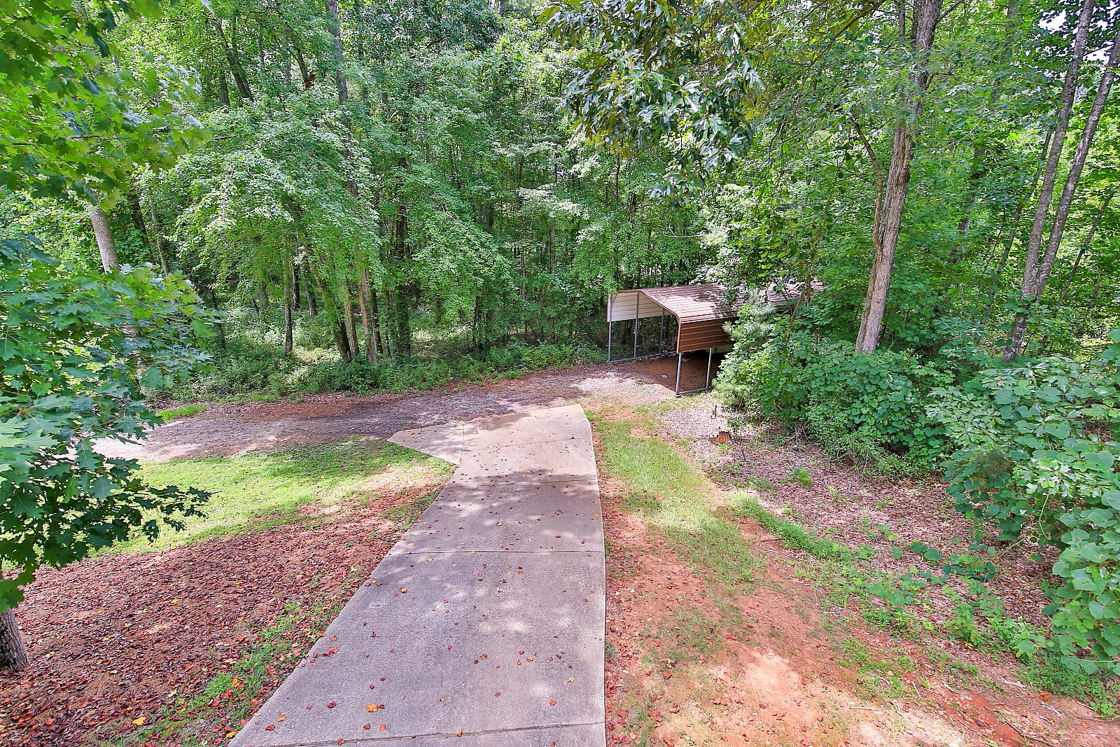 Glide Tour of 570 McCready Drive, Dallas, Georgia 30157