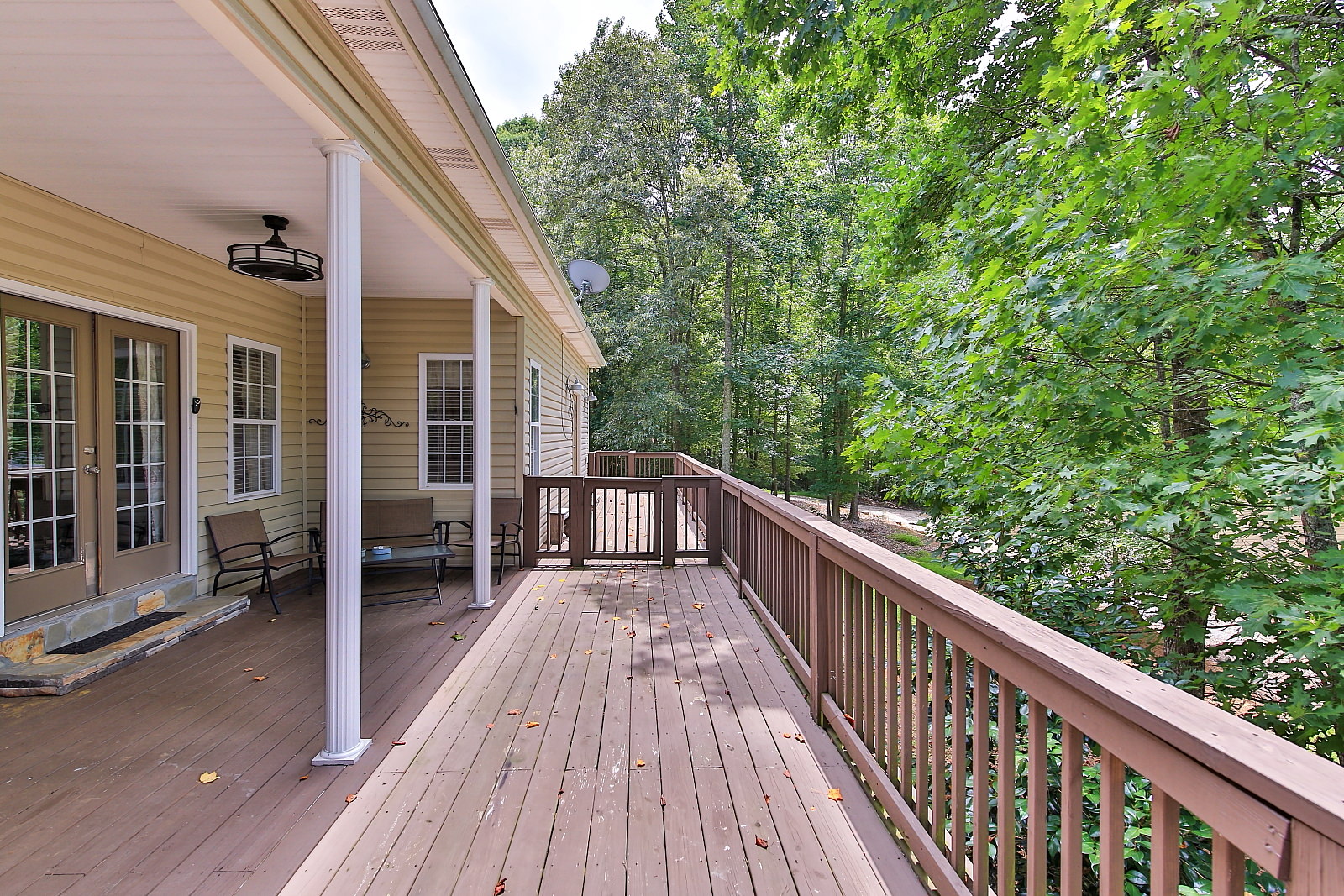 Glide Tour of 570 McCready Drive, Dallas, Georgia 30157