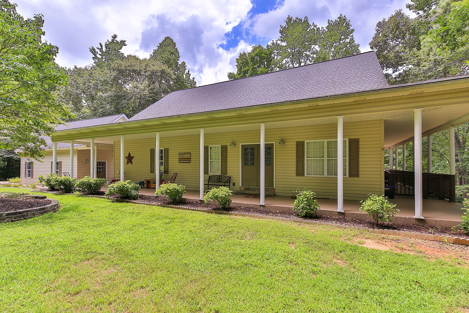 Glide Tour of 570 McCready Drive, Dallas, Georgia 30157