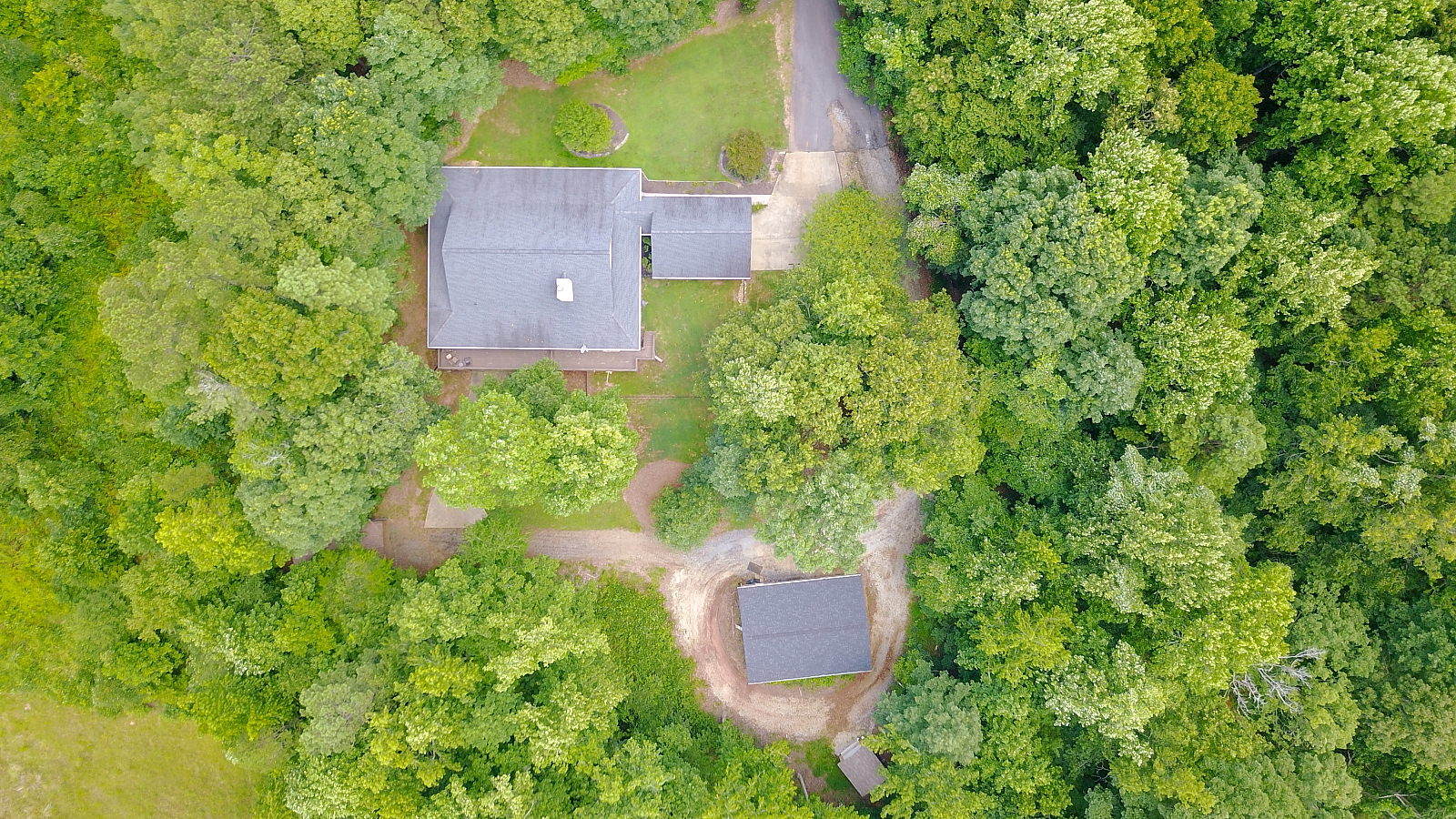 Glide Tour of 570 McCready Drive, Dallas, Georgia 30157