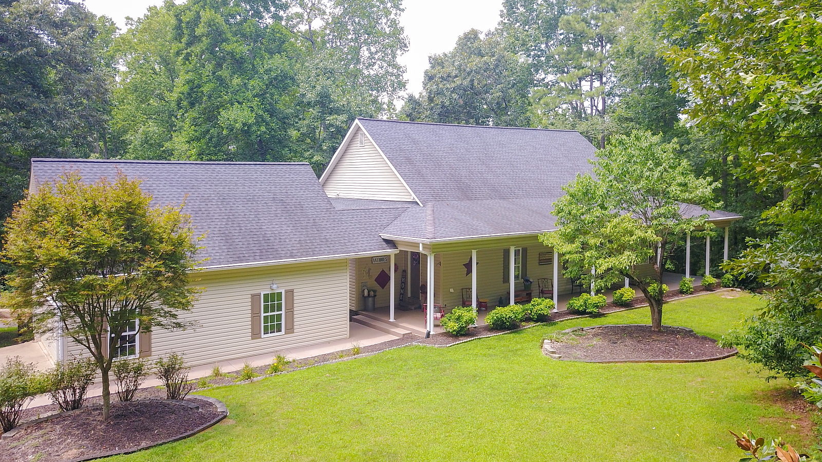 Glide Tour of 570 McCready Drive, Dallas, Georgia 30157