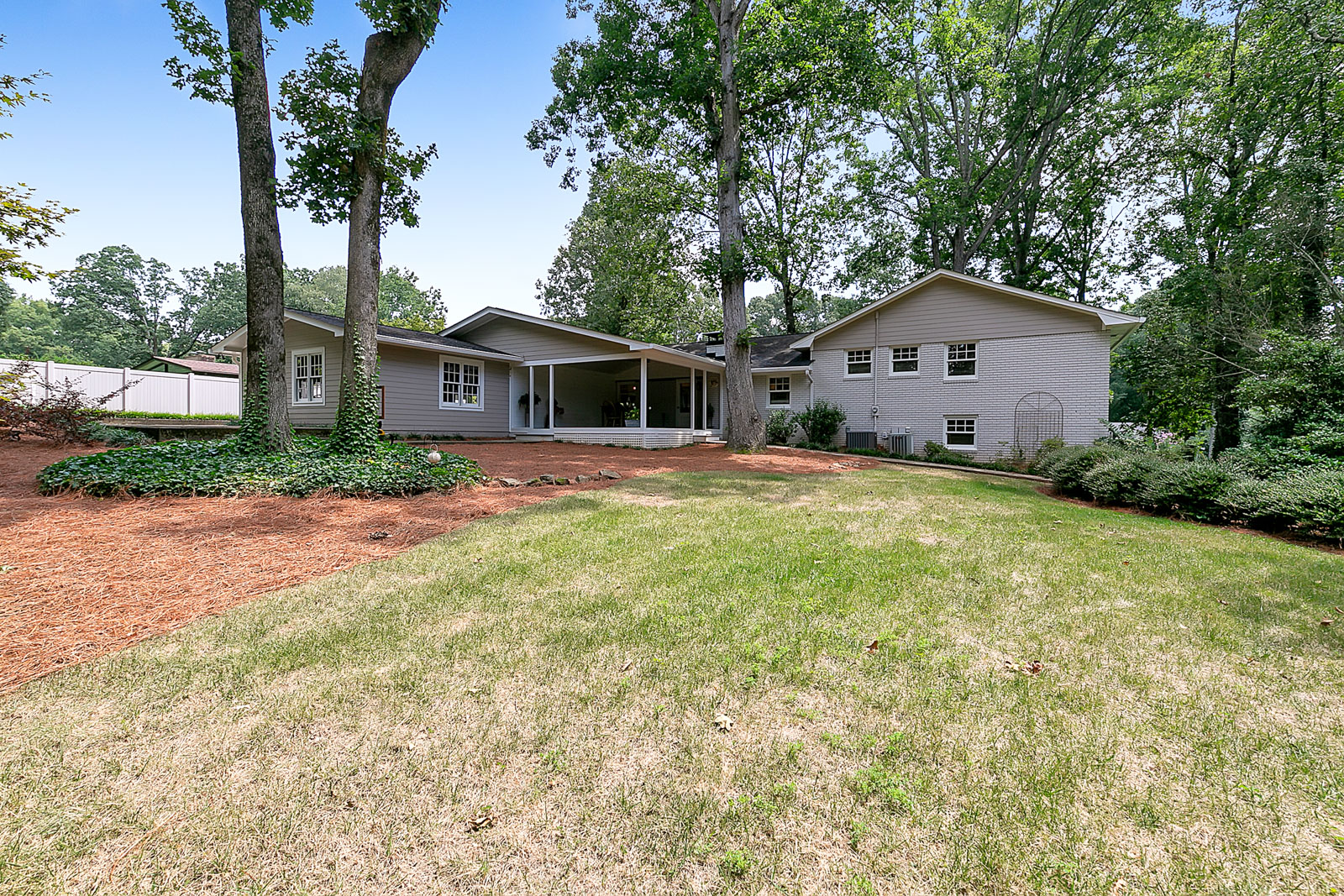 Glide Tour of 2875 Barbara Lane, Marietta, Georgia 30062