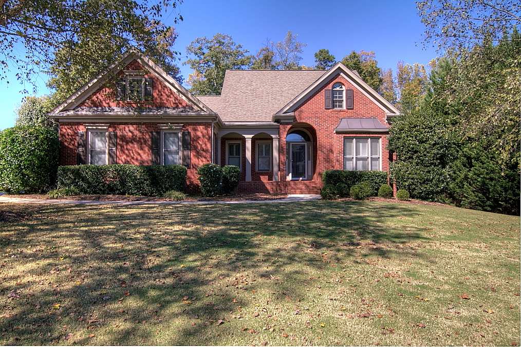 Glide Tour of 809 Lakeglen Drive, Suwanee, Georgia 30024